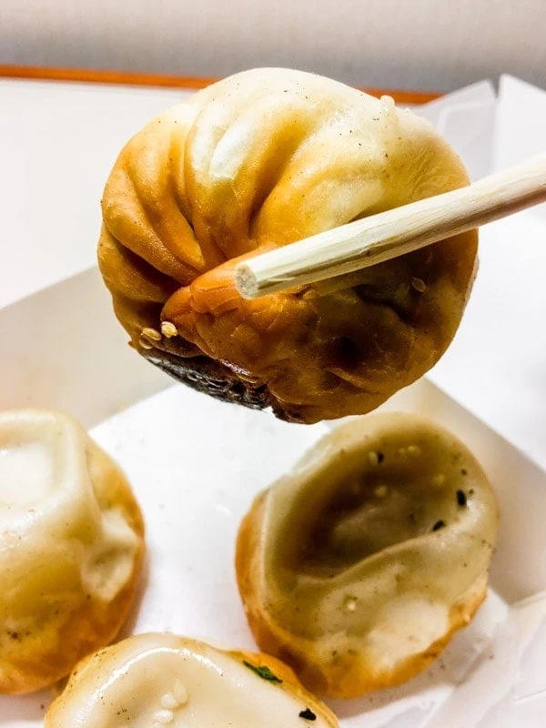 Cheung Hing Kee Shanghai Pan-Fried Buns in Hong Kong - The Travel Mentor