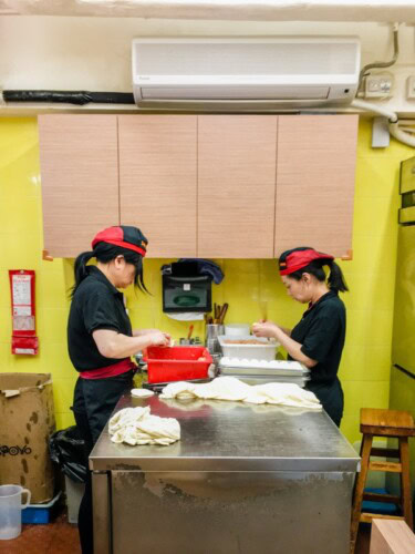 Cheung Hing Kee Shanghai Pan-Fried Buns in Hong Kong - The Travel Mentor