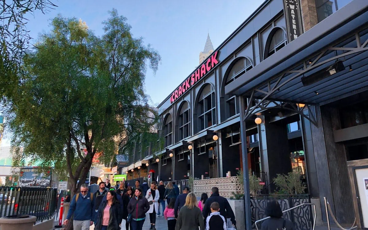 The Crack Shack: Fried chicken sandwiches on Las Vegas Strip