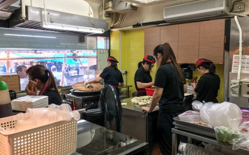 Cheung Hing Kee Shanghai Pan-Fried Buns in Hong Kong - The Travel Mentor