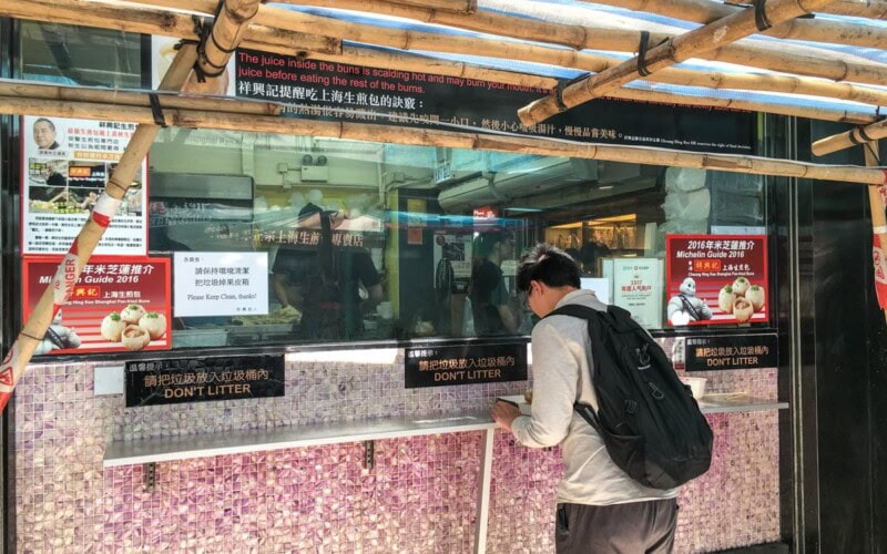 Cheung Hing Kee Shanghai Pan-Fried Buns in Hong Kong - The Travel Mentor